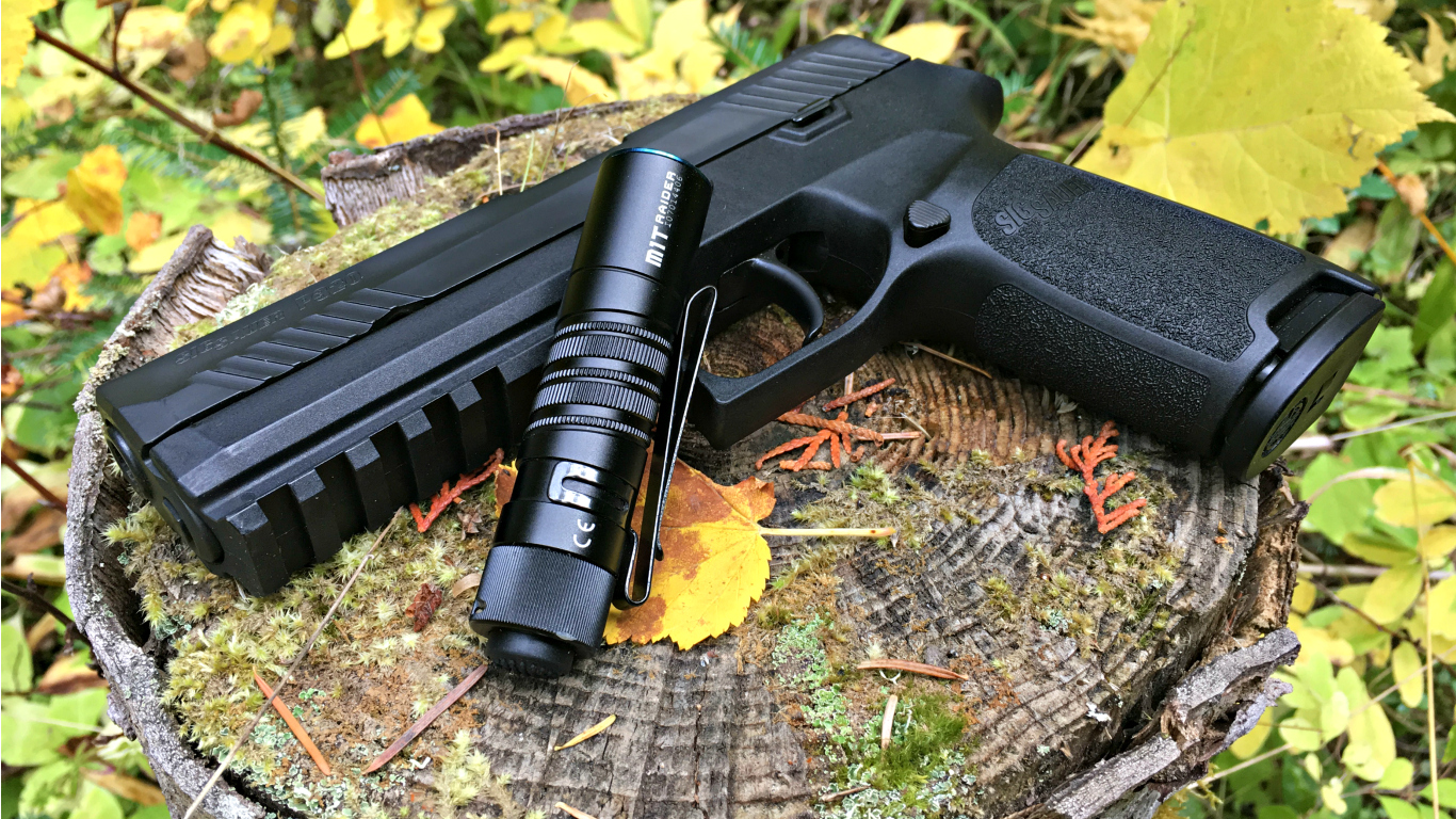 M1T Raider Flashlight by Olight | Kit Badger