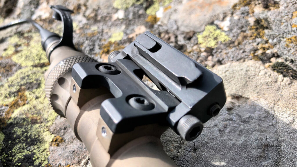 M-LOK Pivoting QD Flashlight Mount by Bobro Engineering | Kit Badger